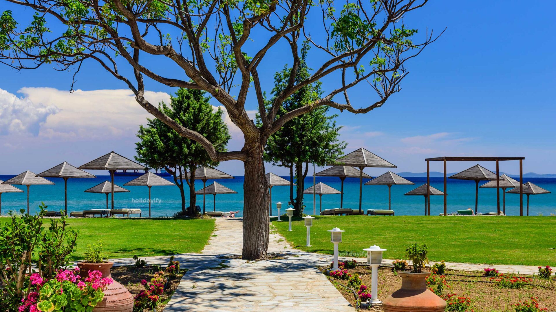 Kristal Suyu ile Yemyeşil Samos Plajlarını Keşfedin - Holidayify.com